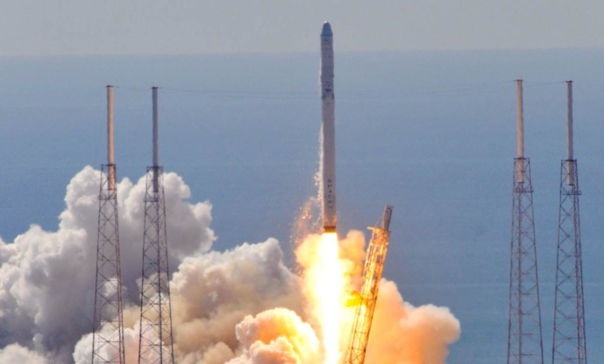 SpaceX's 'reusable' rocket successfully returns to Earth